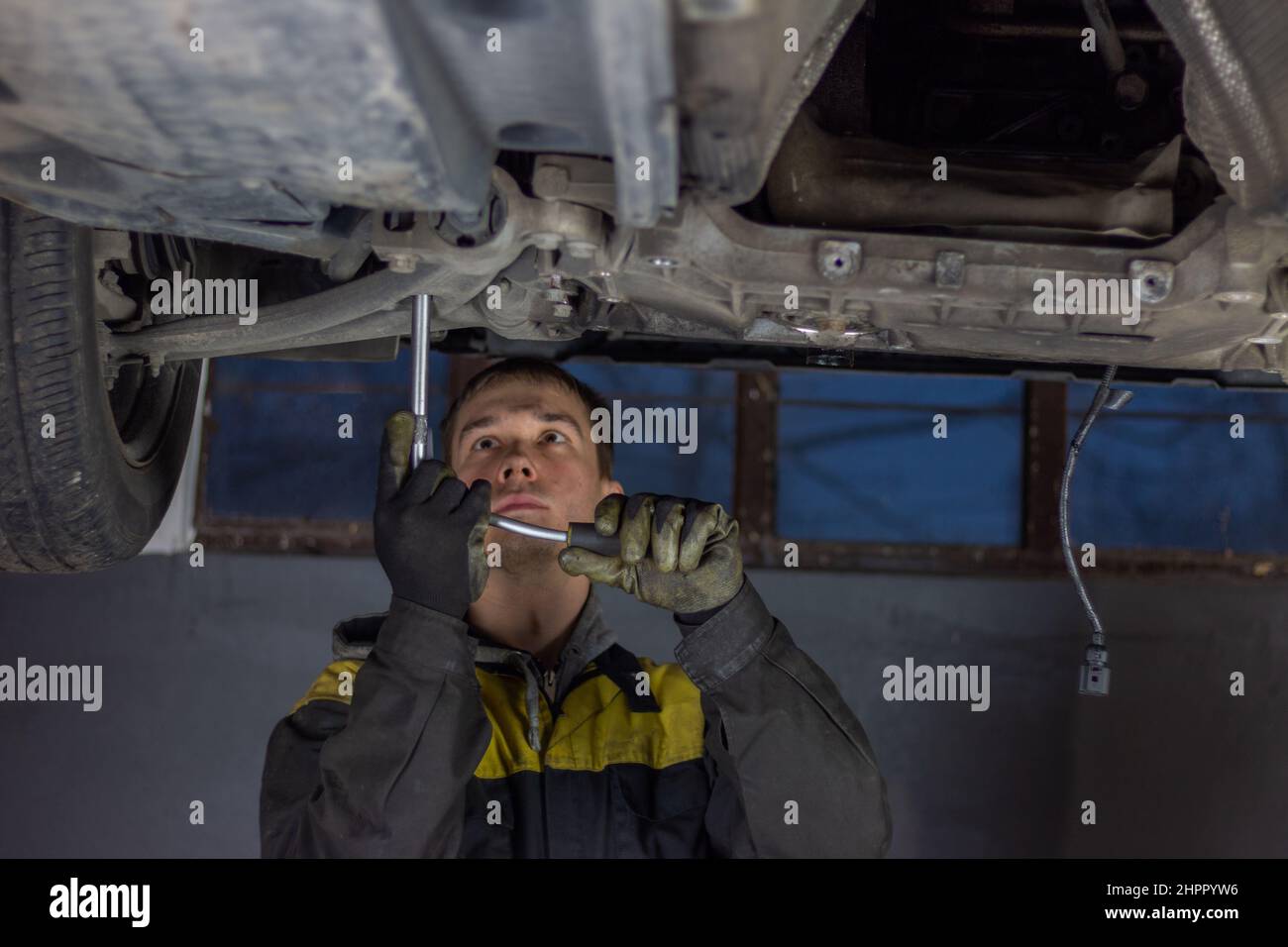Hard motor mechanic car hi-res stock photography and images - Alamy