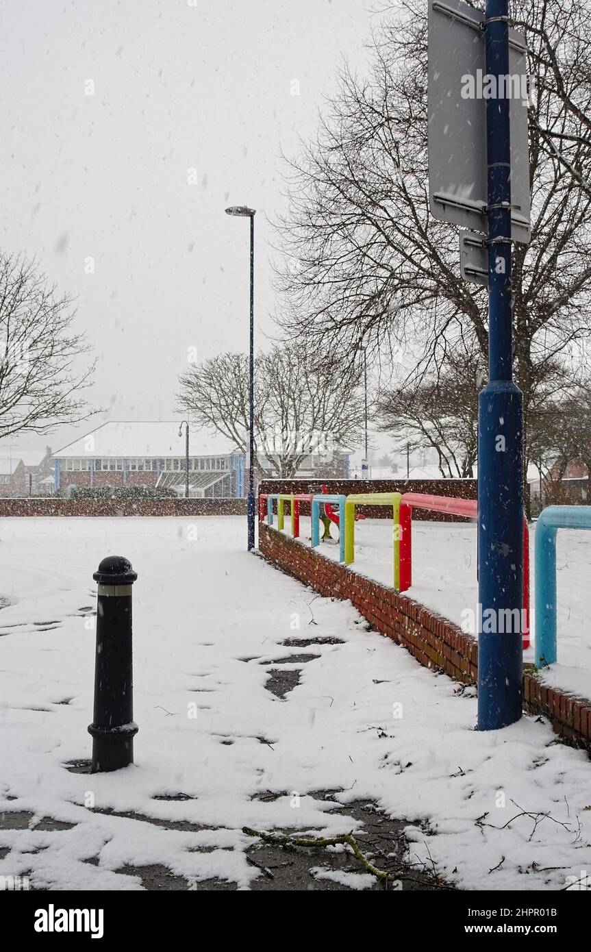 empty car park and lamp post with heavy snow falling in the town Stock ...