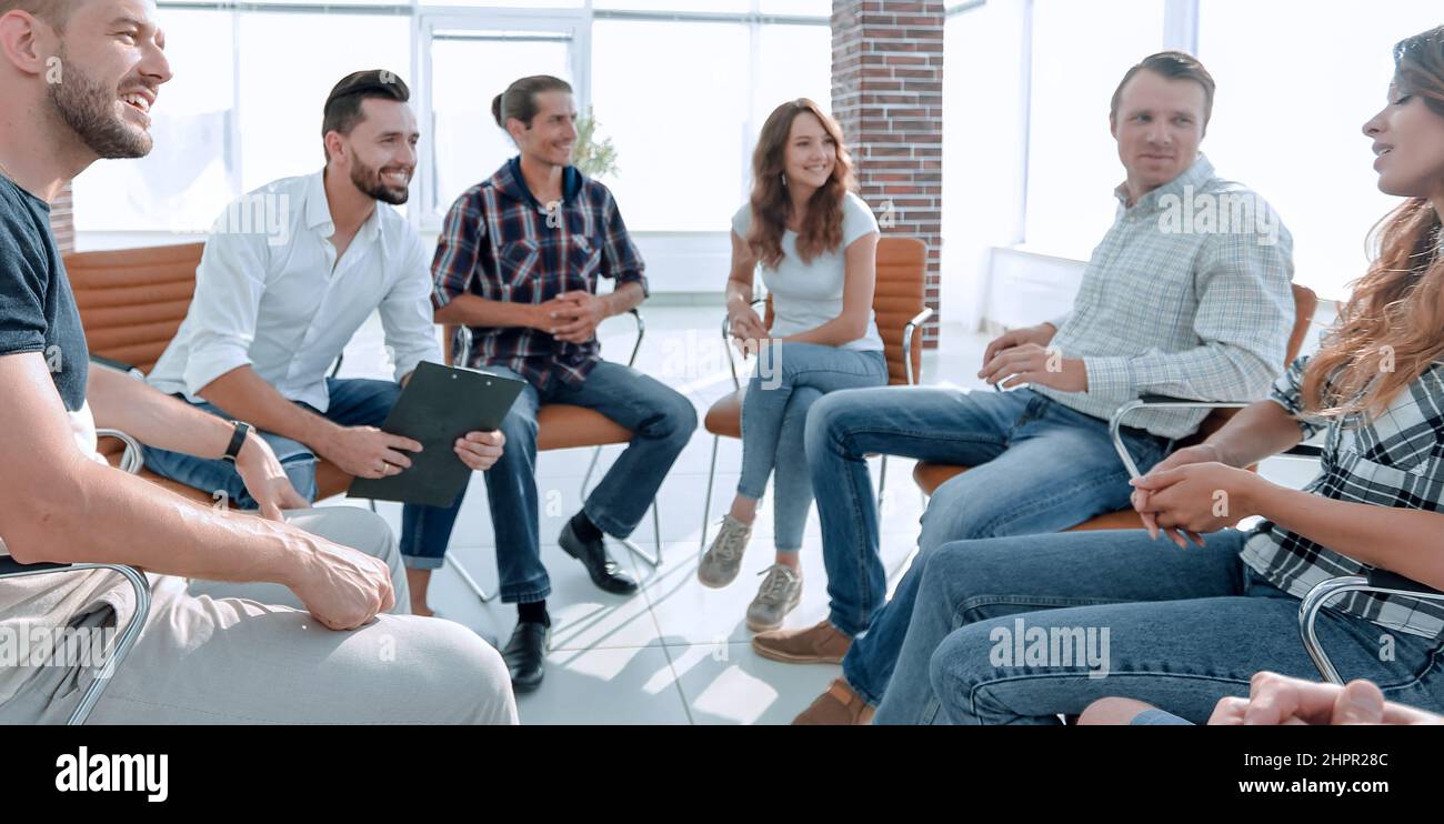 employees at the seminar on team building Stock Photo - Alamy