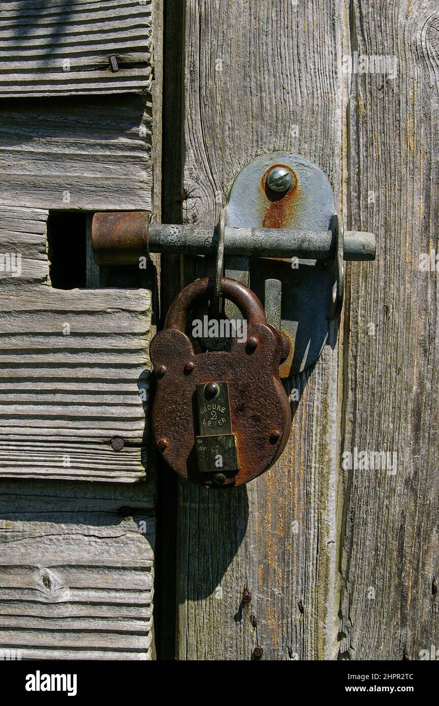 Heavy padlock hi-res stock photography and images - Alamy