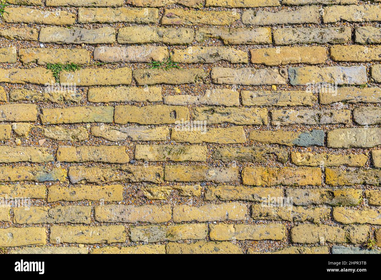 Yellow brick castle hi-res stock photography and images - Alamy