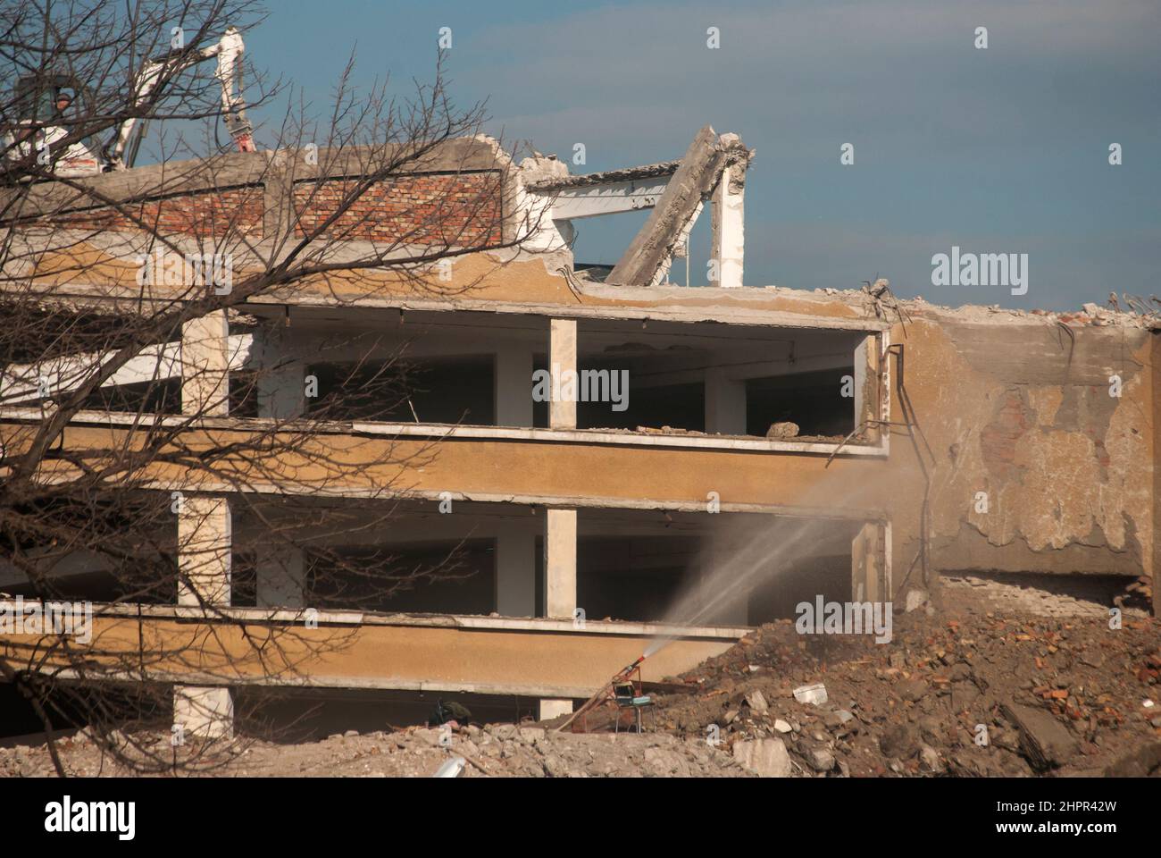 Building controlled demolition hi-res stock photography and images - Alamy