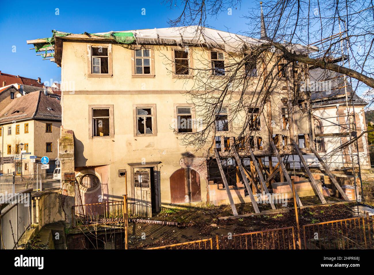 Rotten house hi-res stock photography and images - Alamy