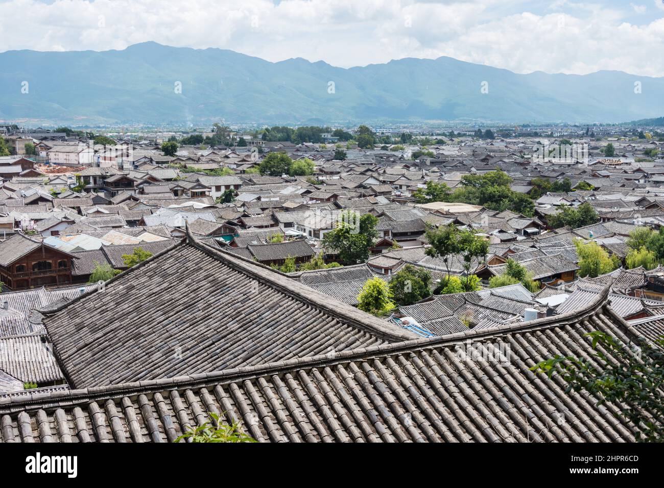 LIJIANG, CHINA - Roof at Old Town of Lijiang (UNESCO World heritage ...