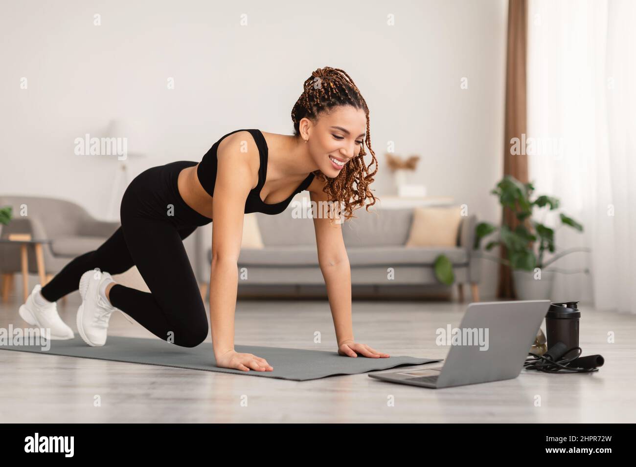 Woman exercise gym laptop hi-res stock photography and images - Alamy