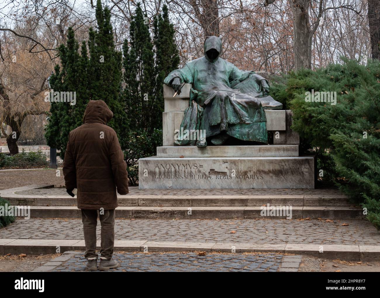 Anonymous statue hi-res stock photography and images - Alamy