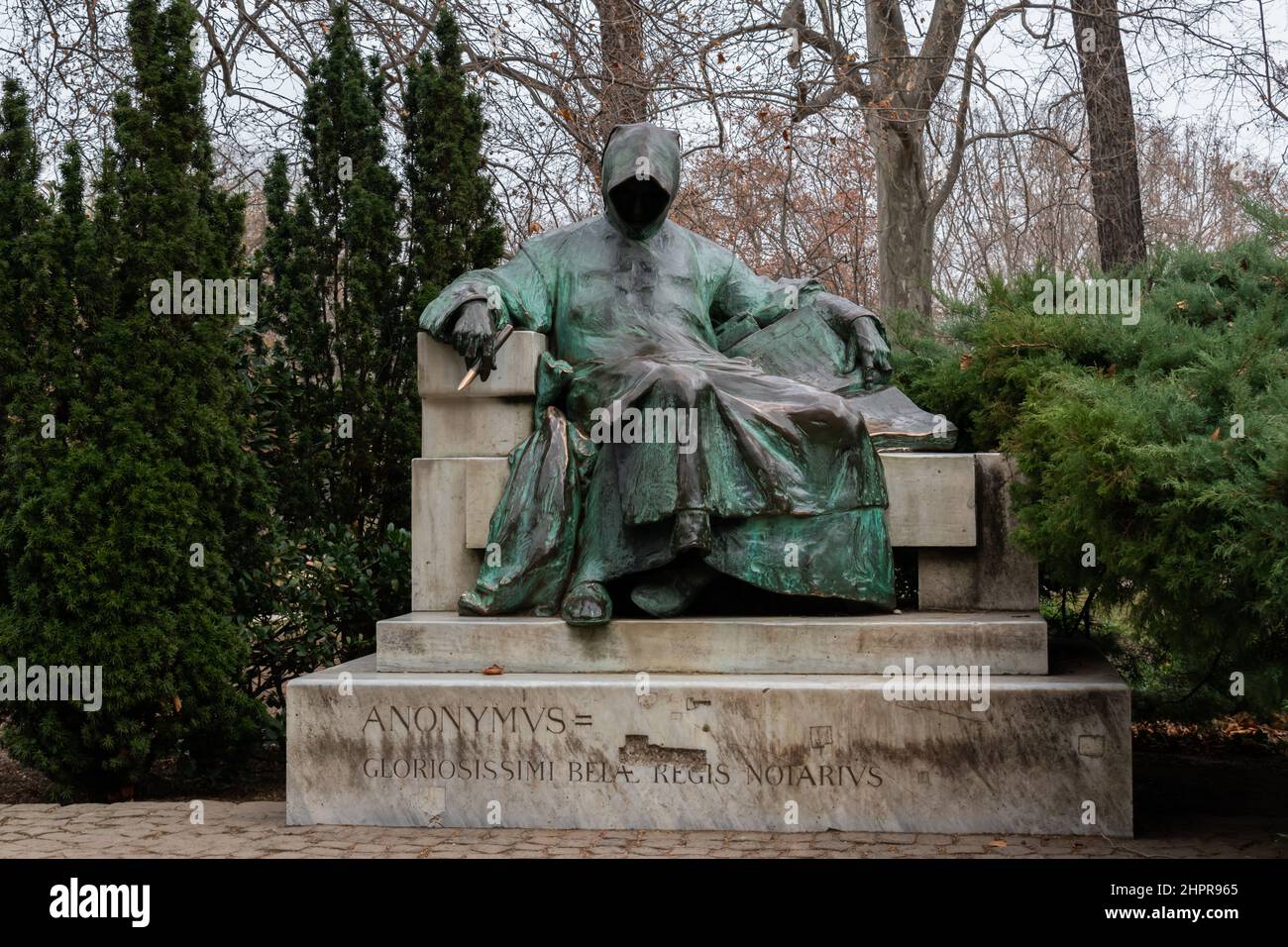 Anonymous statue hi-res stock photography and images - Alamy
