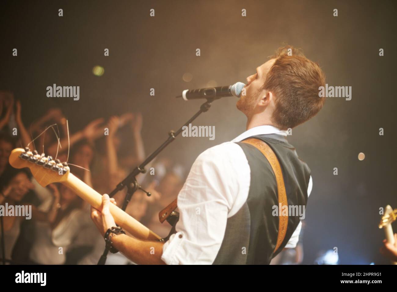 Female singer band stage guitar hi-res stock photography and images - Alamy