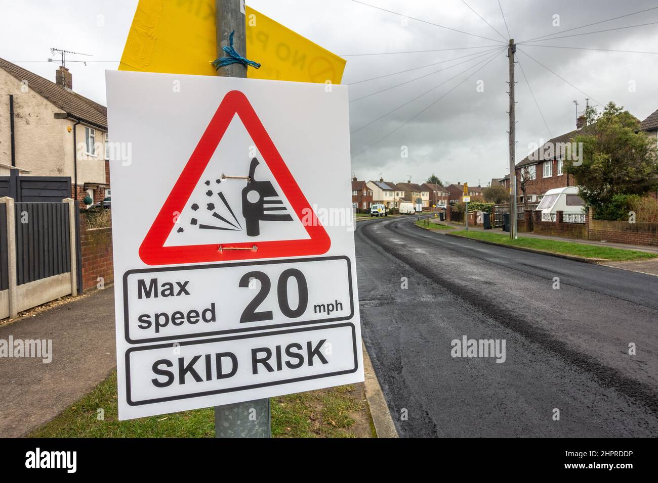 Skid warning hi-res stock photography and images - Alamy