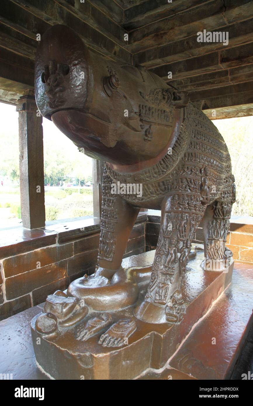 Boar carving hi-res stock photography and images - Alamy