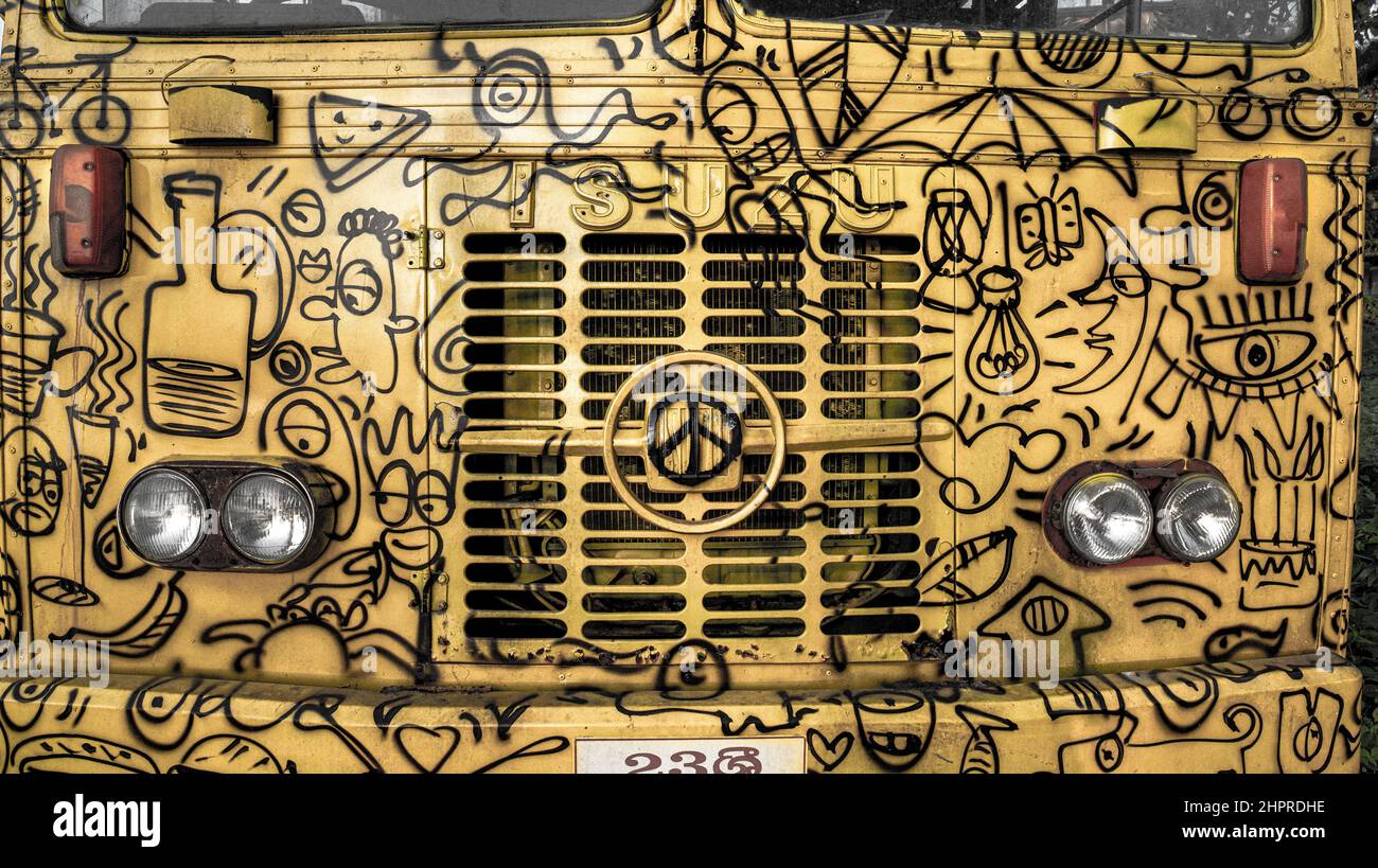 Graffiti bus hi-res stock photography and images - Alamy