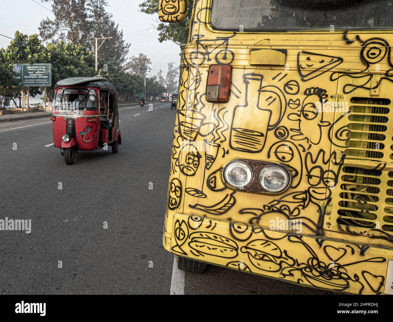 Graffiti bus hi-res stock photography and images - Alamy
