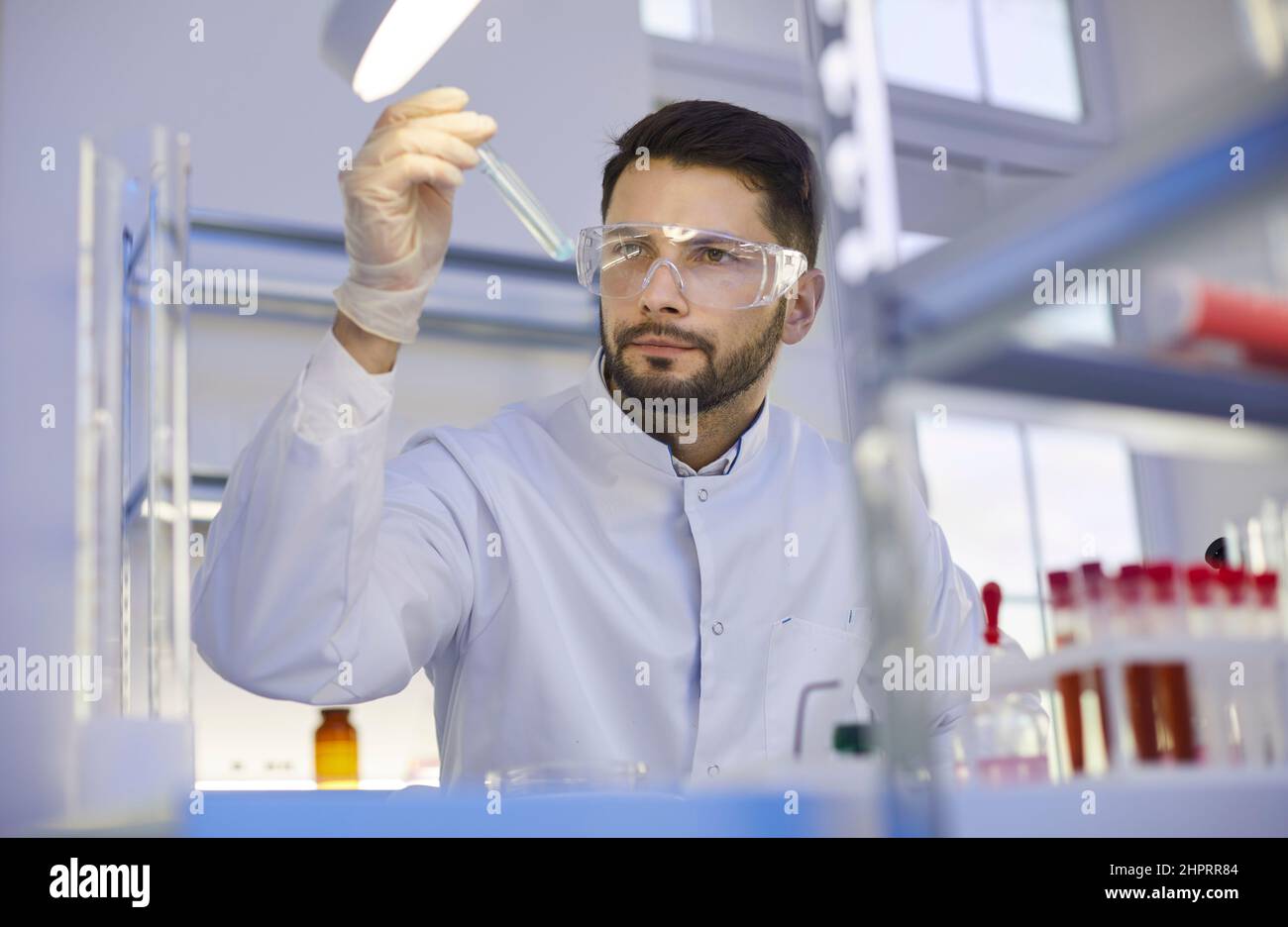 Male laboratory assistant vaccine hi-res stock photography and images ...