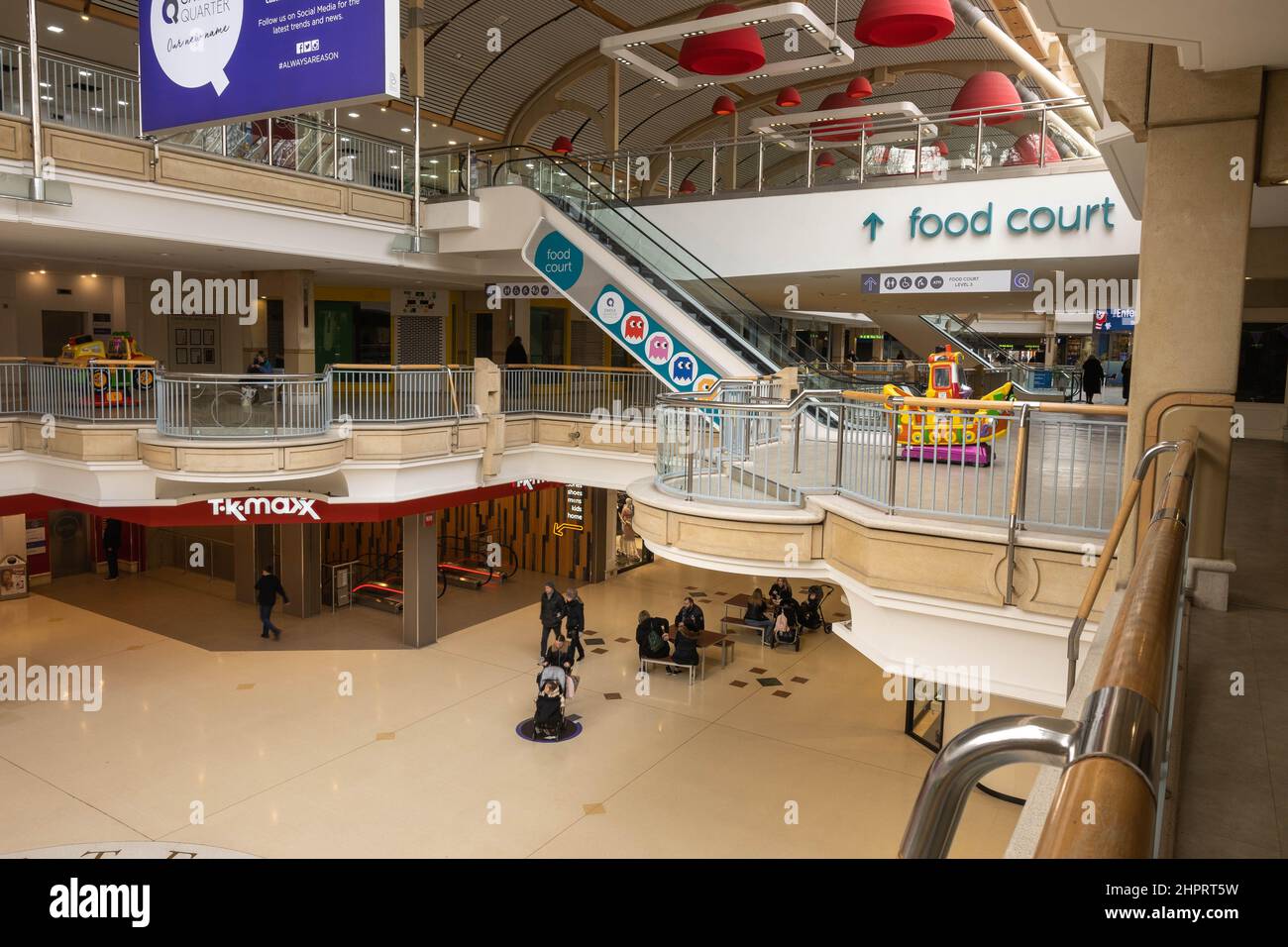 Castle mall escalator hi-res stock photography and images - Alamy