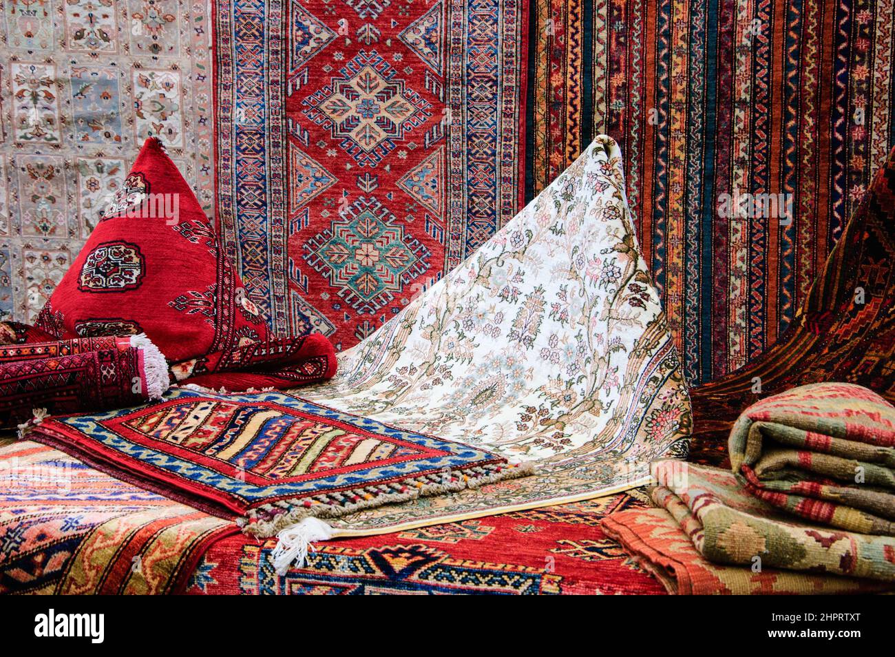 Oriental carpets in the market Stock Photo - Alamy