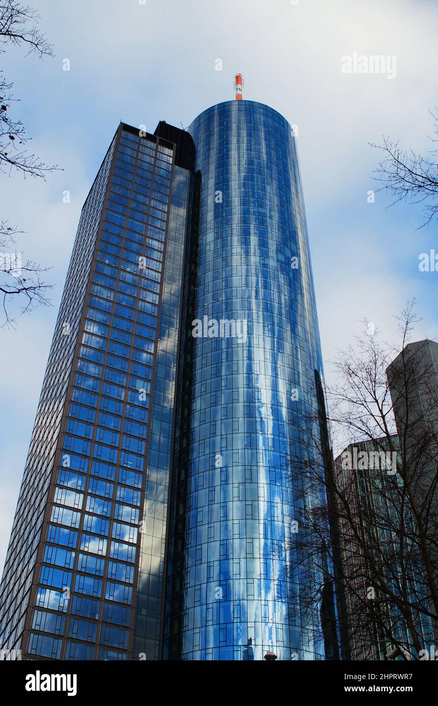 The MAIN TOWER in Frankfurt reflects the cloudy blue evening sky in ...