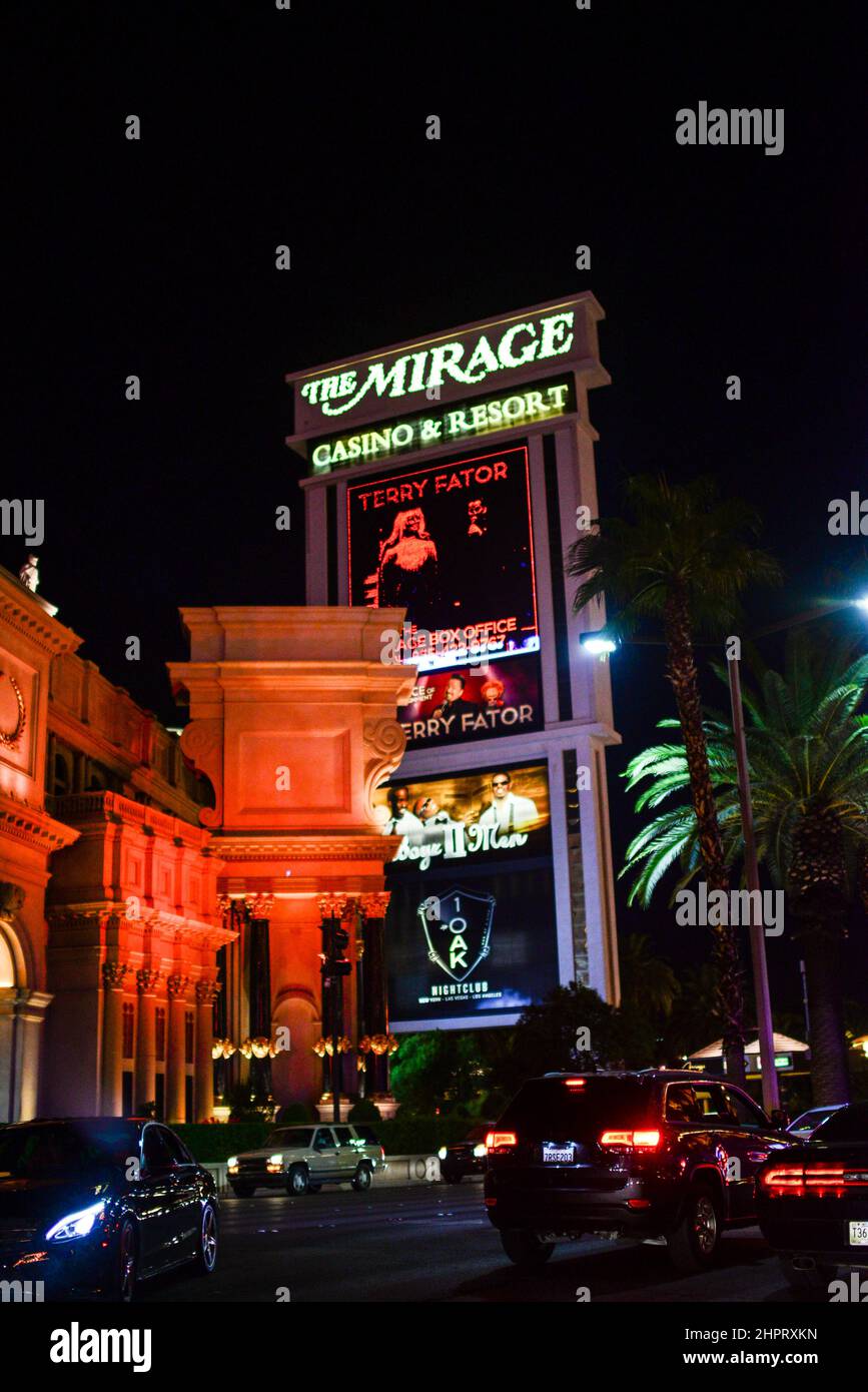The Mirage Casino & Resort at night, Las Vegas, Nevada Stock Photo - Alamy
