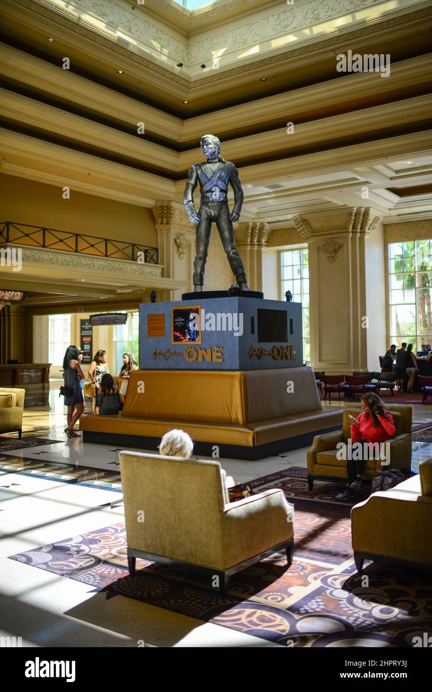 Michael Jackson´s HIStory statue in the lobby of Mandalay Bay Resort in ...