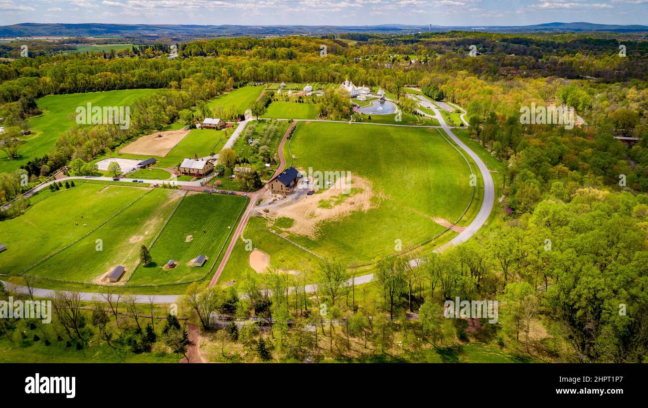 Farmhouse aerial hi-res stock photography and images - Alamy