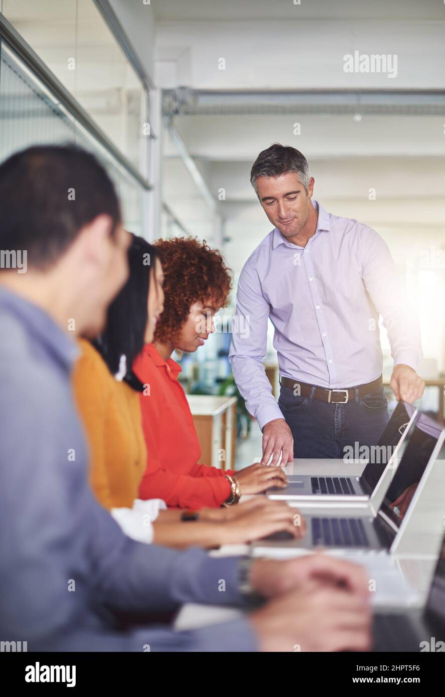 Person addressing a group hi-res stock photography and images - Alamy