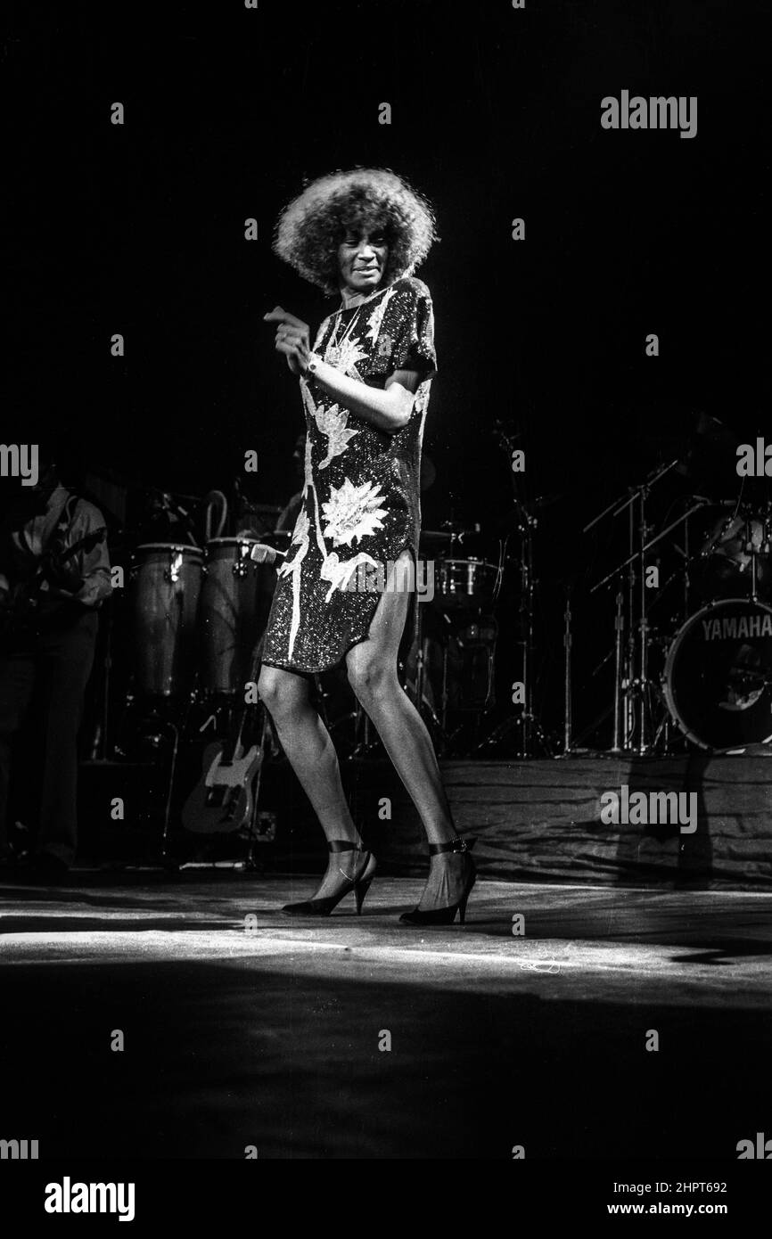 Whitney Houston live in Forest National on the 10 october 1986 ...
