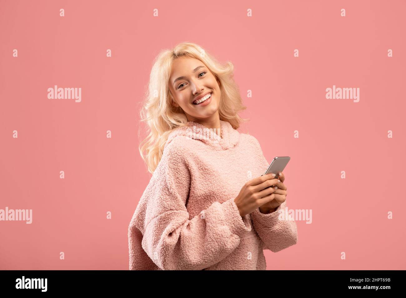 People and technology concept. Pretty young lady using smartphone and ...