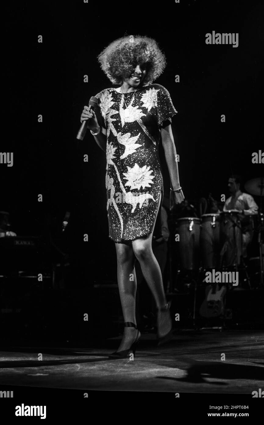 Whitney Houston live in Forest National on the 10 october 1986 ...