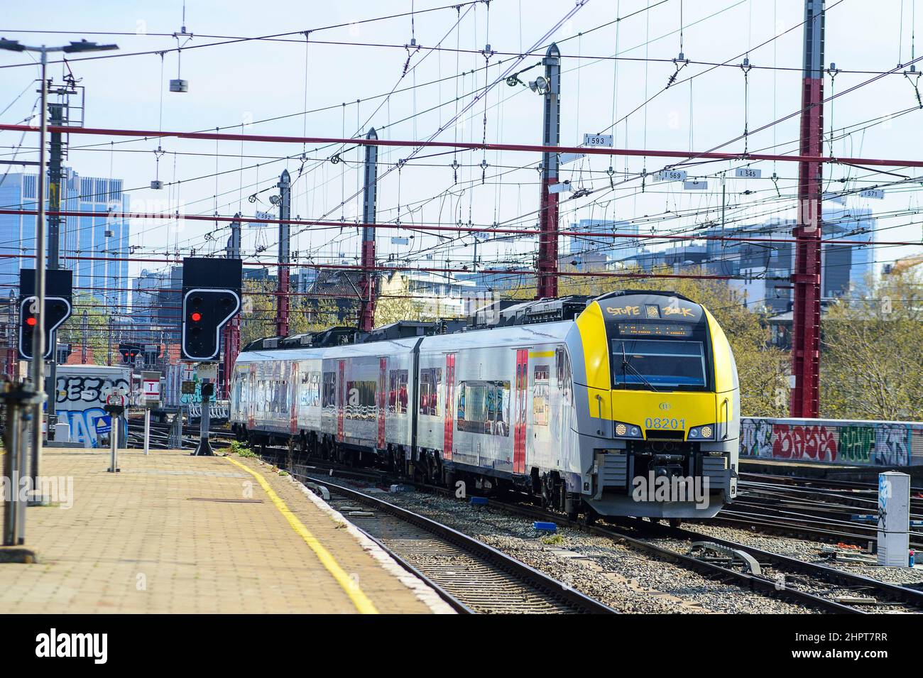 Train in the south brussels station | Trains a la gare du midi a ...