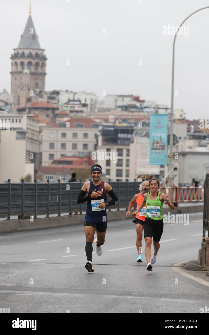 ISTANBUL, TURKEY - NOVEMBER 07, 2021: Athletes running in 43. Istanbul ...