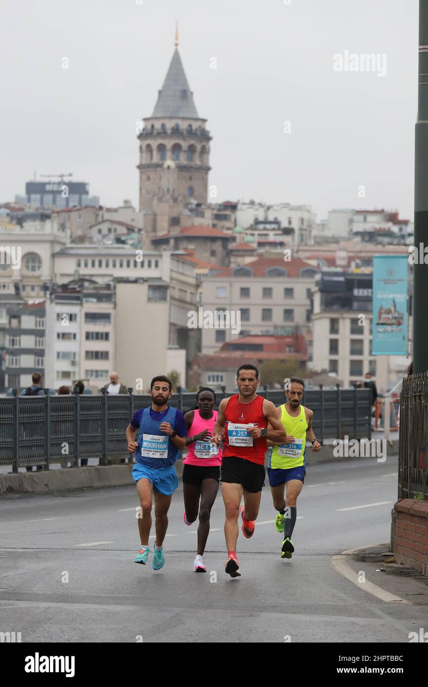 ISTANBUL, TURKEY - NOVEMBER 07, 2021: Athletes running in 43. Istanbul ...
