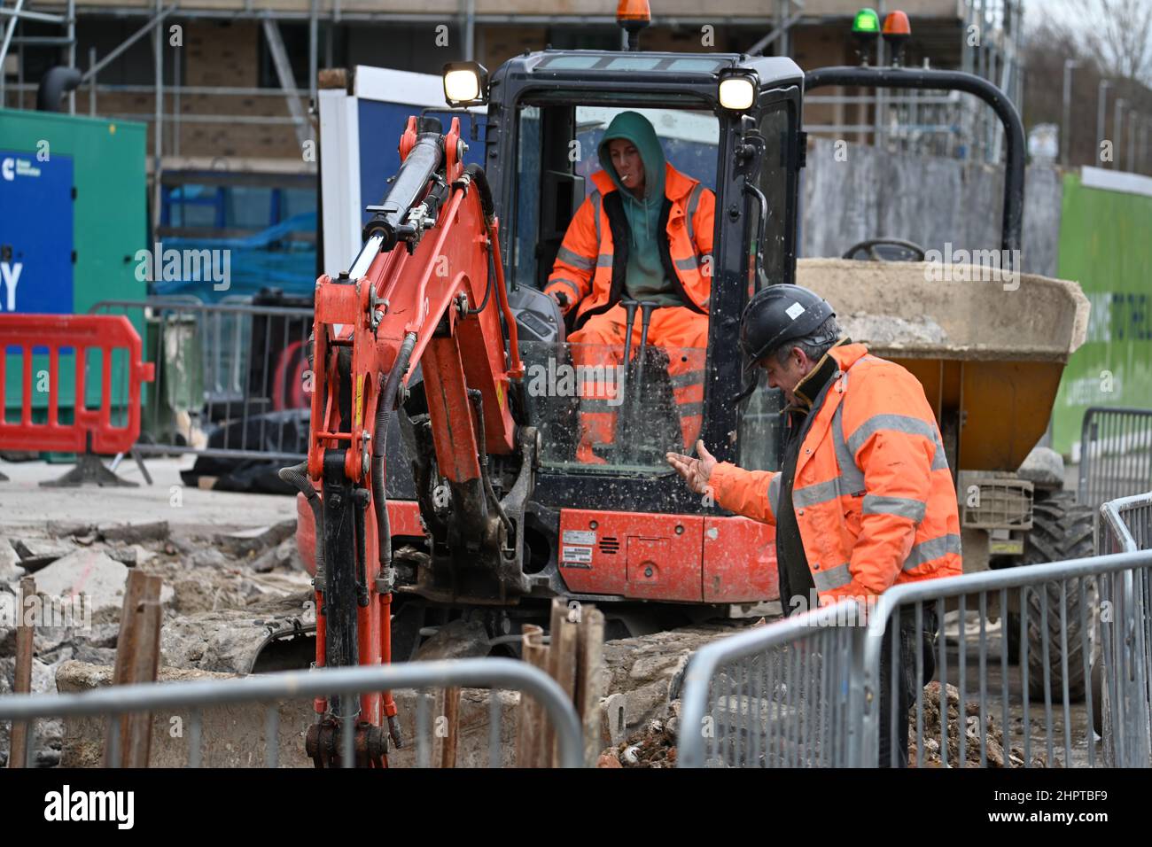 Contractors men at work digger Stock Photo - Alamy