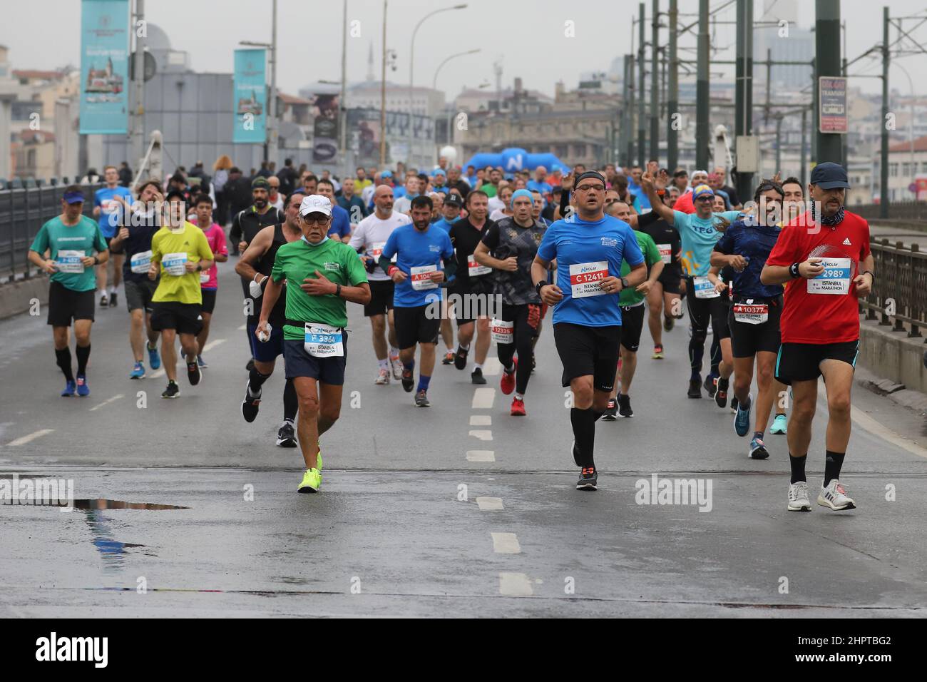 ISTANBUL, TURKEY - NOVEMBER 07, 2021: Athletes running in 43. Istanbul ...