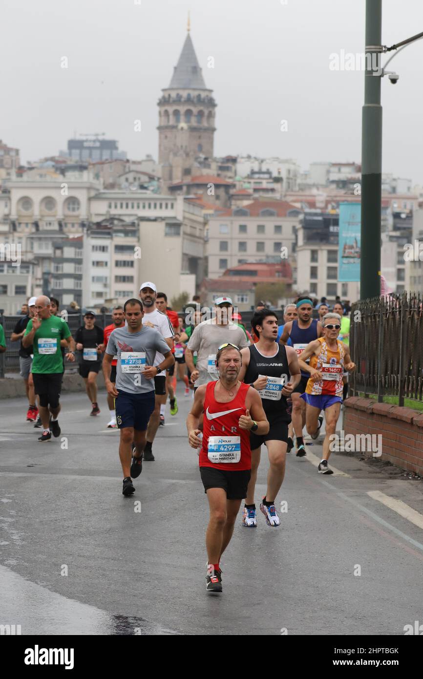 ISTANBUL, TURKEY - NOVEMBER 07, 2021: Athletes running in 43. Istanbul ...