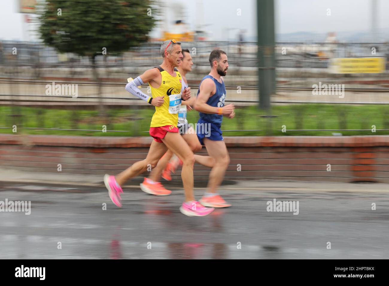 ISTANBUL, TURKEY - NOVEMBER 07, 2021: Athletes running in 43. Istanbul ...