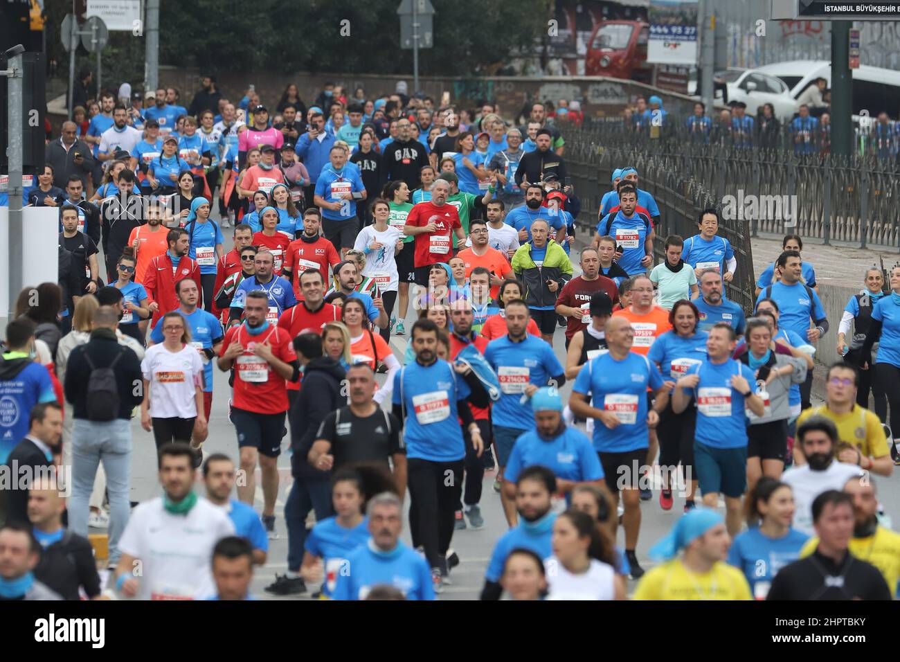 ISTANBUL, TURKEY - NOVEMBER 07, 2021: Athletes running in 43. Istanbul ...