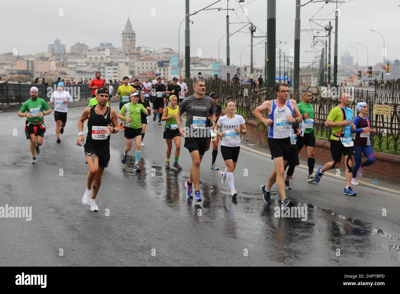 ISTANBUL, TURKEY - NOVEMBER 07, 2021: Athletes running in 43. Istanbul ...