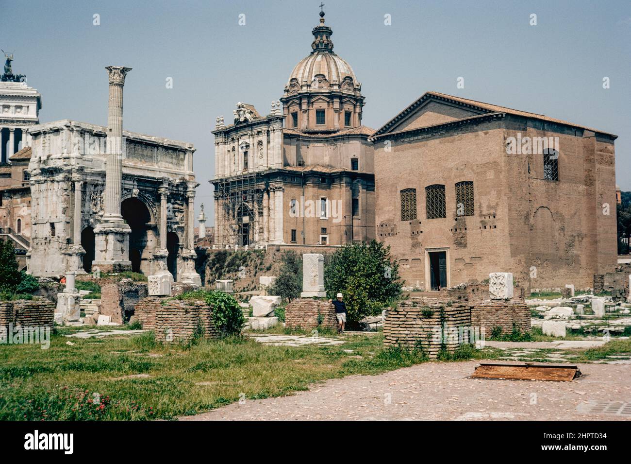 Ancient Rome. From the left: Arch of Septimus Severus, Column of Phocas ...