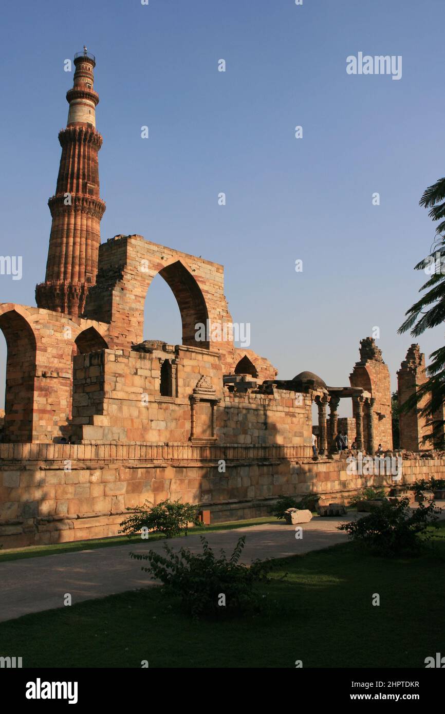 muslim building at qutb minar in new delhi (india Stock Photo - Alamy