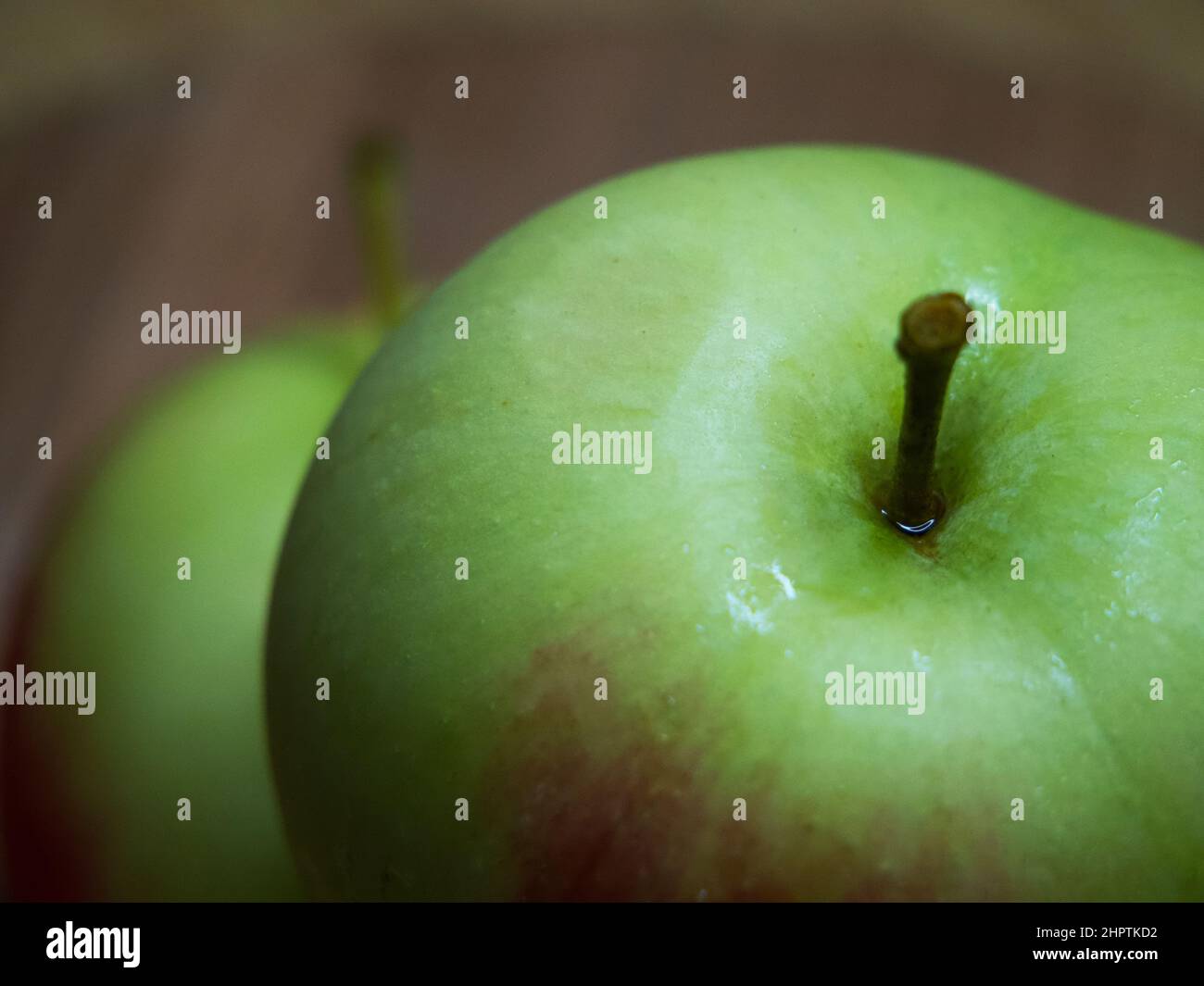 A large green apple, a close-up shot. A wet apple Stock Photo - Alamy