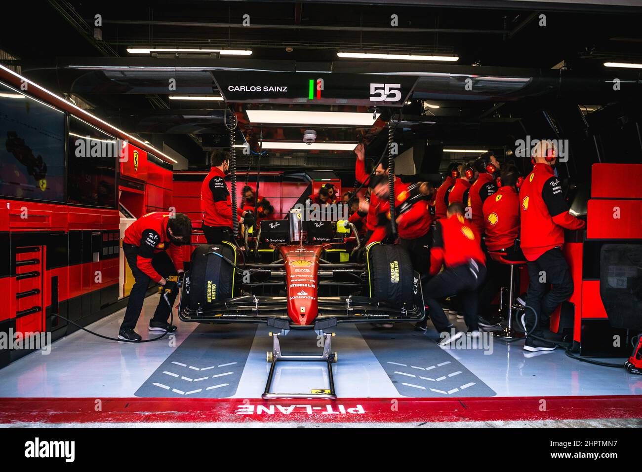 Ferrari f1 team mechanics hi-res stock photography and images - Alamy