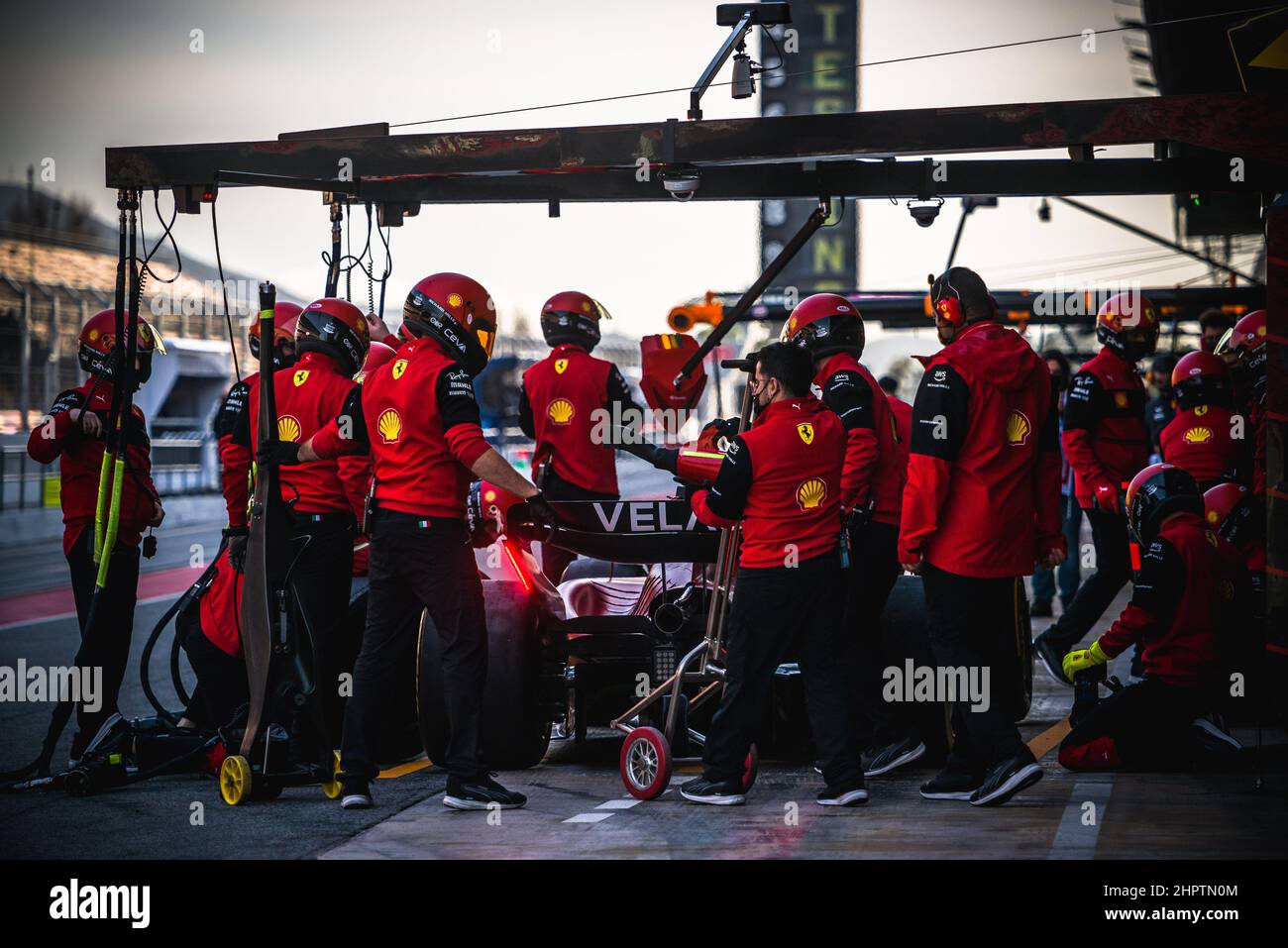 Ferrari f1 pit stop 2022 hi-res stock photography and images - Alamy
