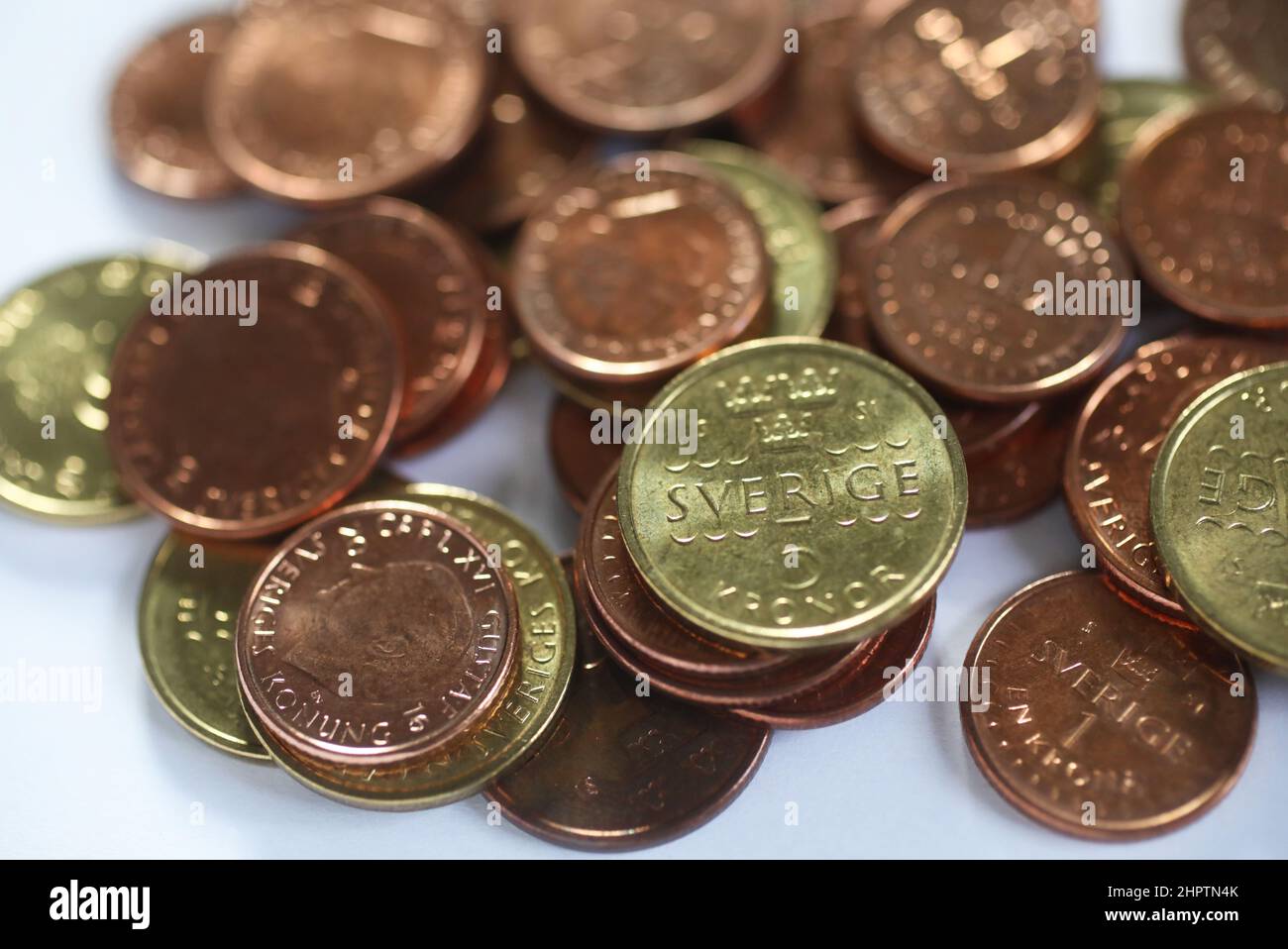 Swedish coins. Here's a swedish five kronor coin Stock Photo - Alamy