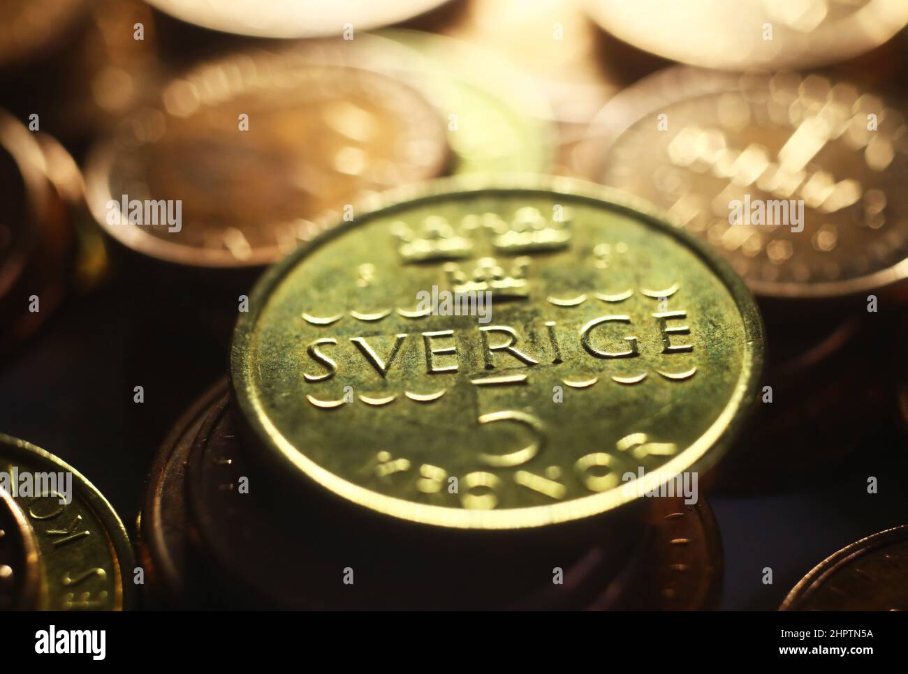 Swedish coins. Here's a swedish five kronor coin Stock Photo - Alamy