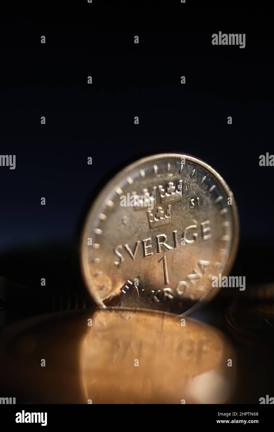 Swedish coins. In the picture: One Swedish krona Stock Photo - Alamy