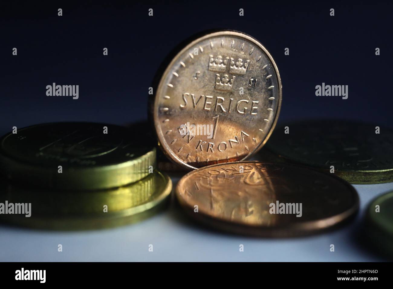 Swedish coins. In the picture: One Swedish krona Stock Photo - Alamy