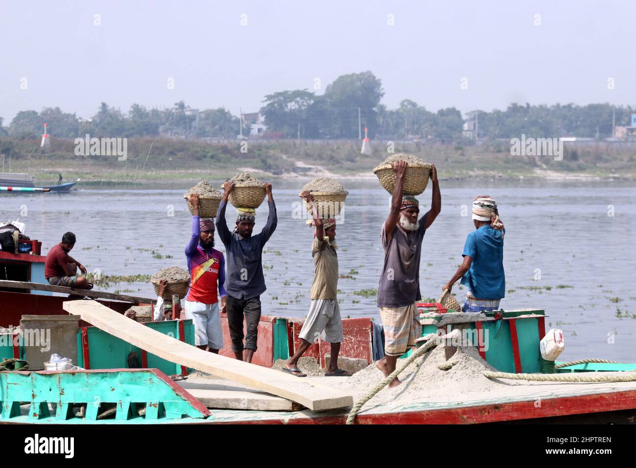 Load unloading hi-res stock photography and images - Alamy