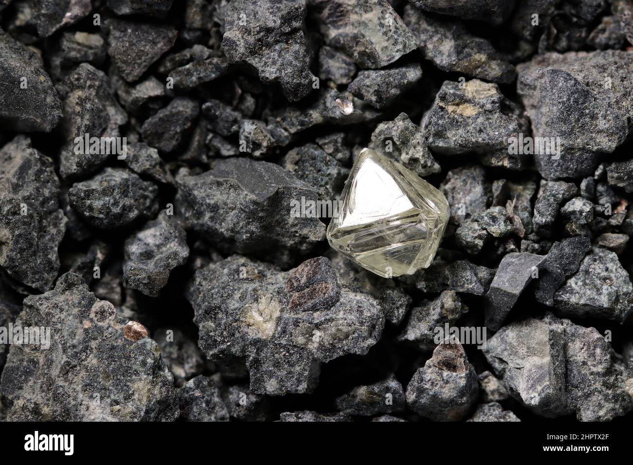 Octahedral crystal hi-res stock photography and images - Alamy
