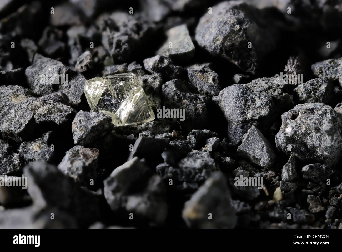 Octahedral crystal hi-res stock photography and images - Alamy
