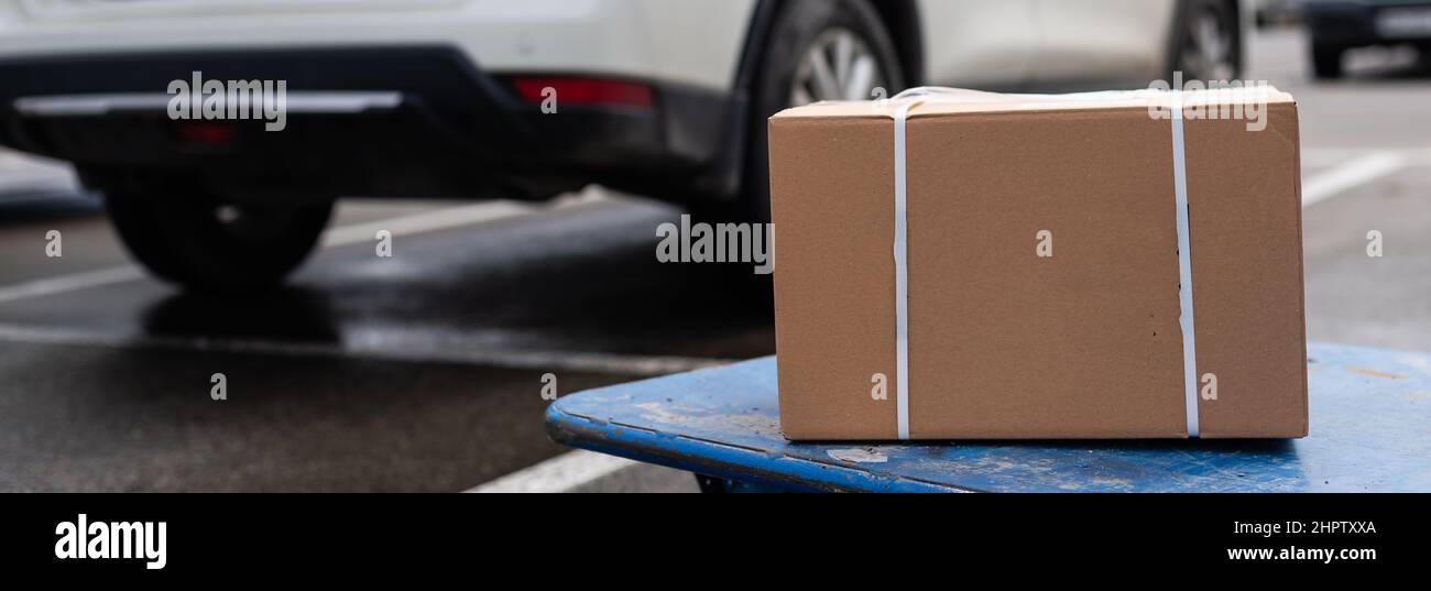 Brown cardboard moving box in the cart Stock Photo - Alamy