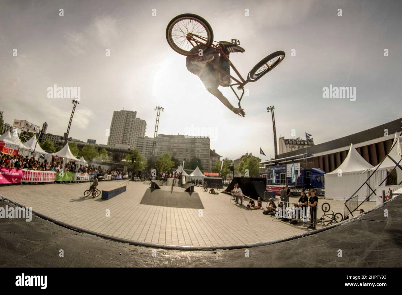 Bmx stunts hi-res stock photography and images - Alamy